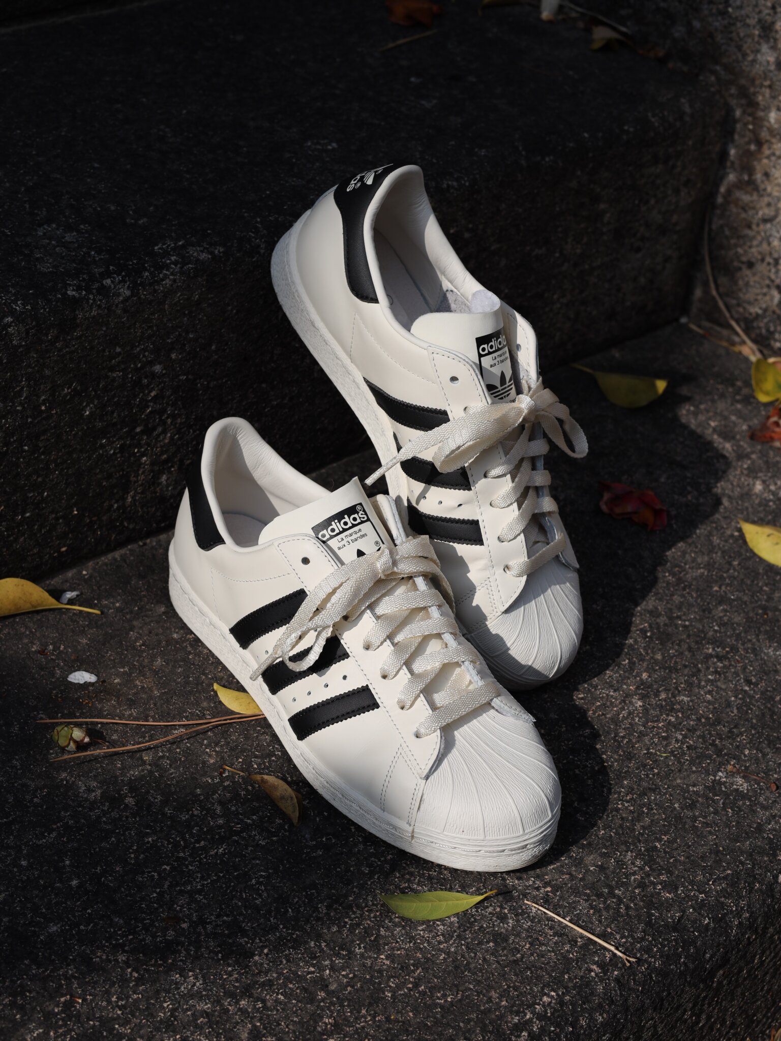 アディダスのスーパースター82とは？違い・サイズ感・コーデ例を徹底レビュー - K2J