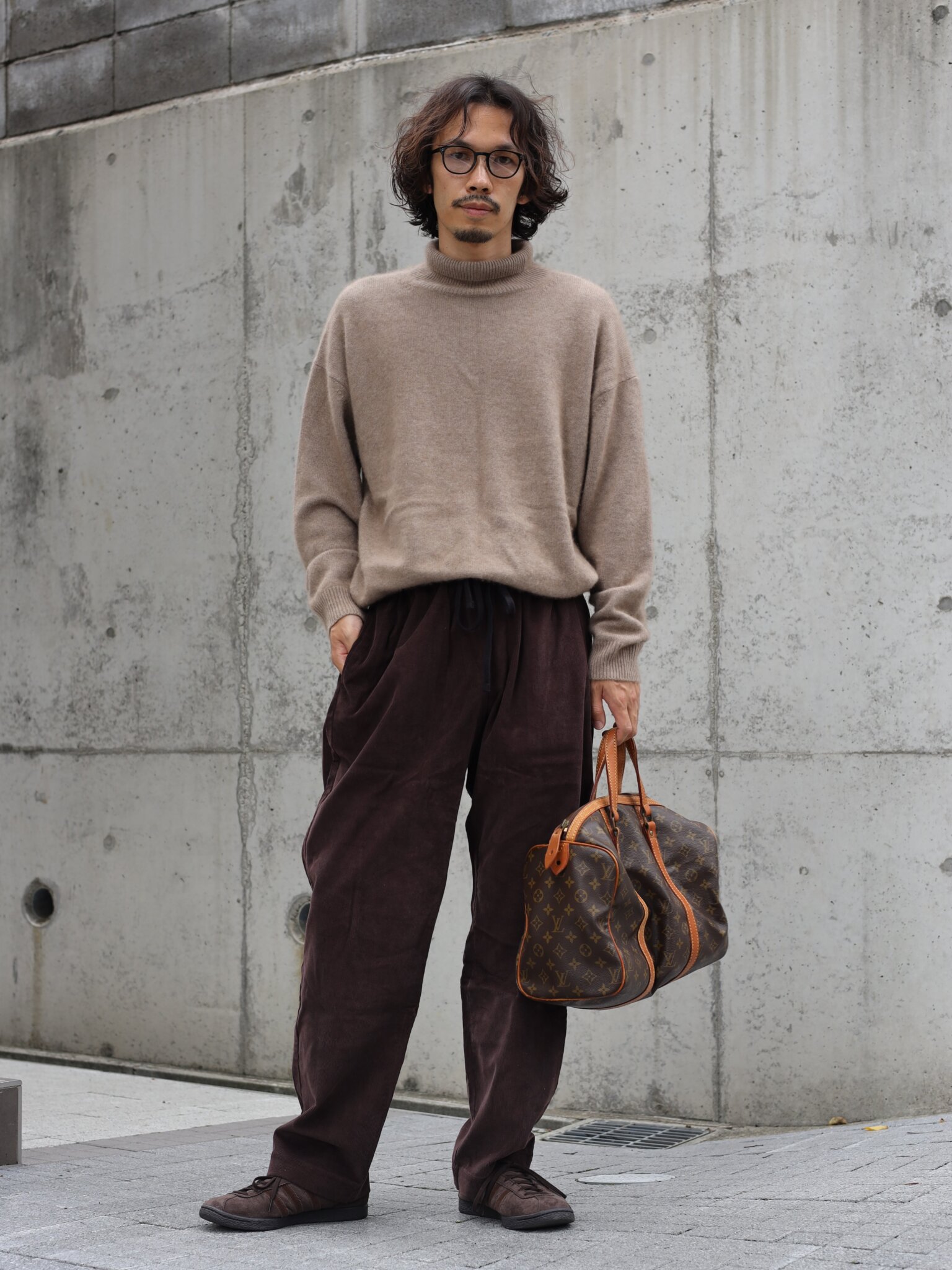 ブラウンのワントーンコーデ13選｜初心者でも垢抜けるメンズ着こなし術 - K2J