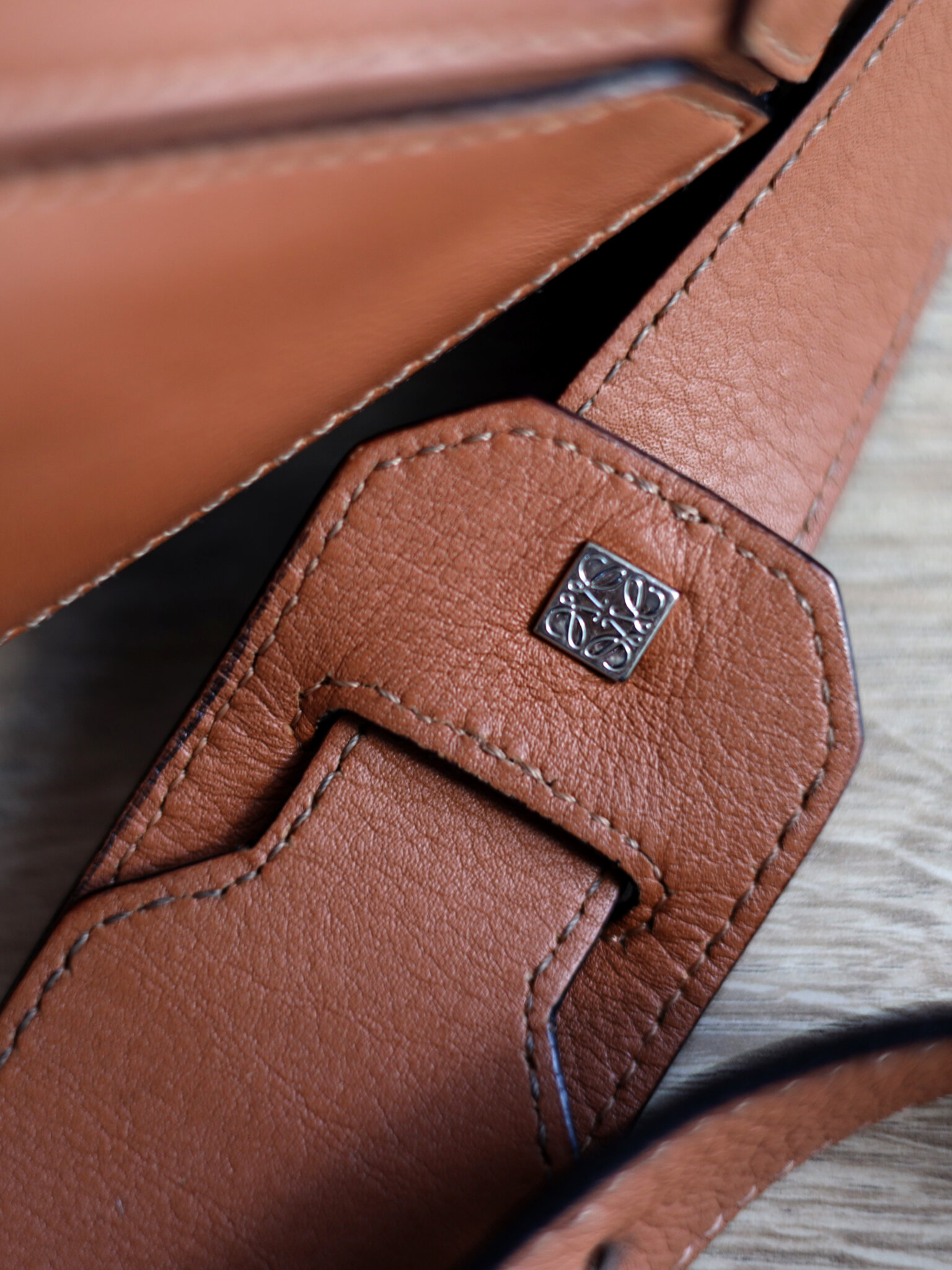 ロエベのパズルバッグは使いにくい？買うと後悔するのかを正直レビュー - K2J